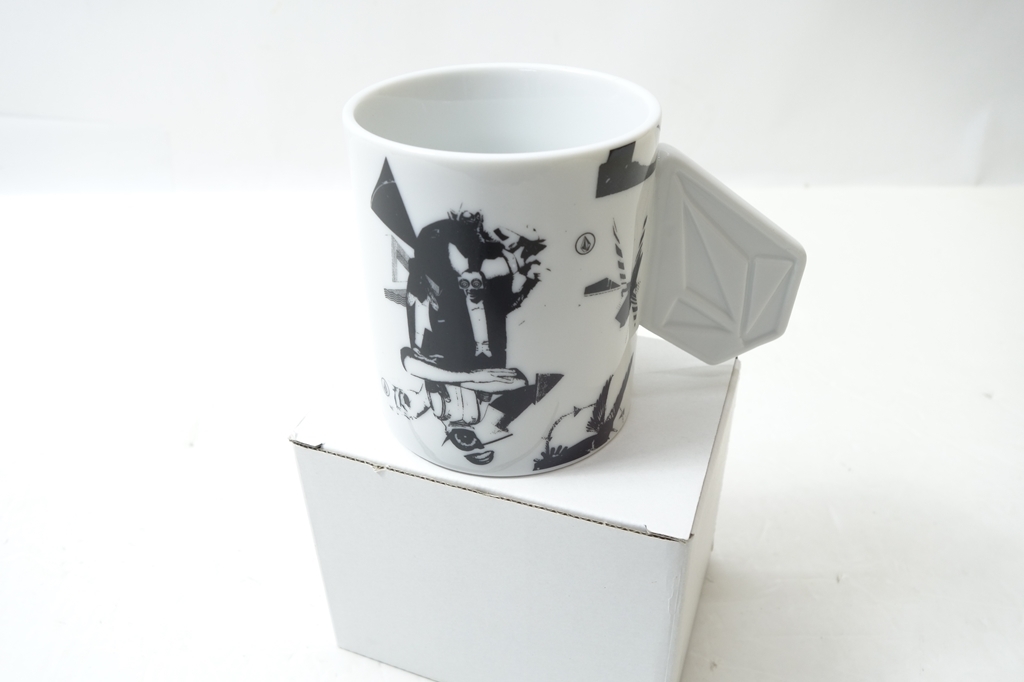 年式不明 VOLCOM マグカップボルコム コップ 高さ9cm 直径8cm(カップ)｜売買されたオークション情報、yahooの商品情報をアーカイブ公開 - オークファン（aucfan.com）