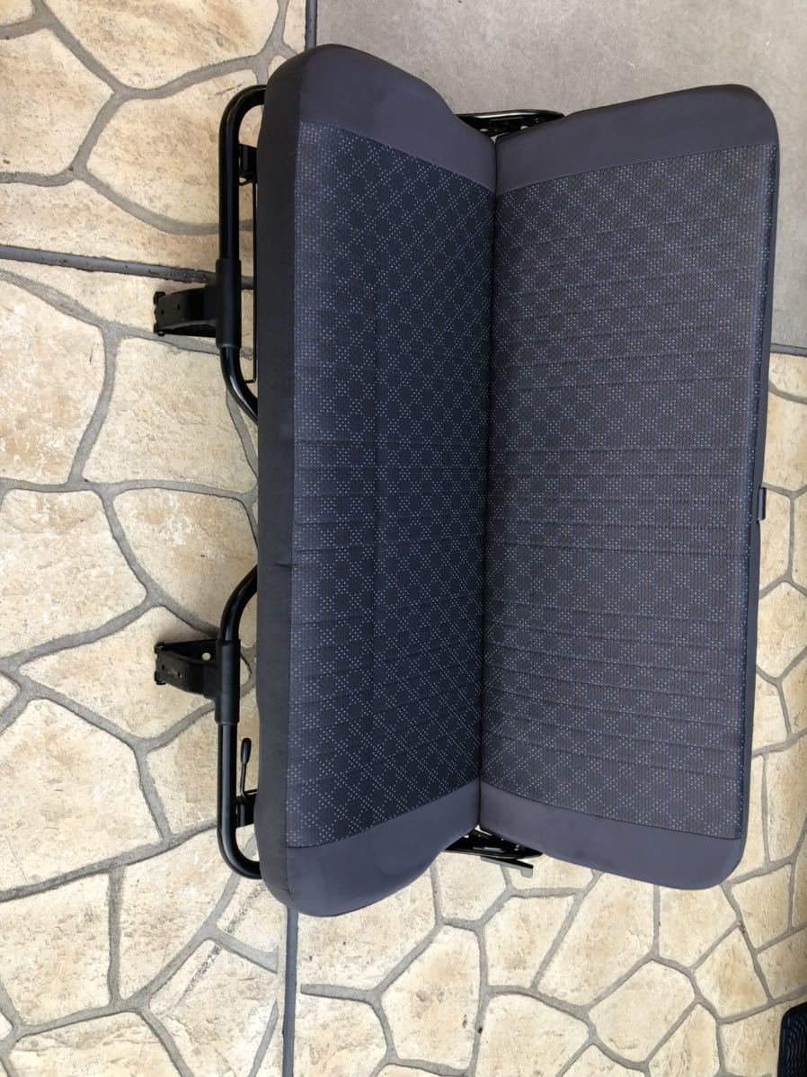 キャラバン E25 リアシート 後部座席(日産用)｜売買されたオークション情報、yahooの商品情報をアーカイブ公開 - オークファン（aucfan.com）