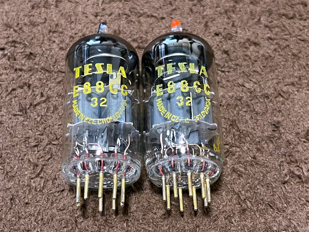 Old Tesla E88CC ECC88 6DJ8 NOS 赤トップ 金足 黄色ロゴ ほぼ同一製造ロット 2本 その②/4(真空管)｜売買さ ...