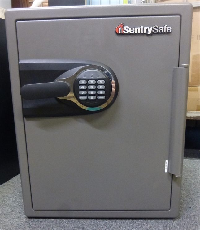 セントリー/SentrySafe テンキー式 56.6L 1時間 耐火金庫/ファイヤーセーフ MS5632(金庫)｜売買されたオークション情報、yahooの商品情報をアーカイブ公開 ...