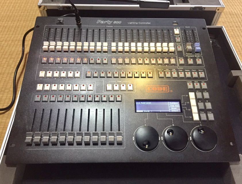 DMX512 ムービング卓 CODE Party600(レコーディング、PA機器)｜売買されたオークション情報、yahooの商品情報をアーカイブ公開 - オークファン（aucfan.com）