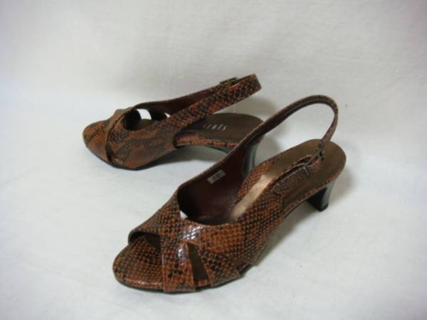 BENEBIS パイソン柄バックベルトパンプス22EEE日本製(その他)｜売買されたオークション情報、yahooの商品情報をアーカイブ公開 - オークファン（aucfan.com）