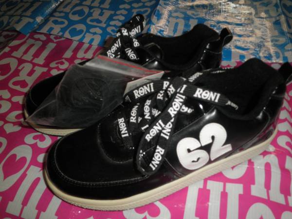 RONI スニーカー ブラック 24cm 箱なし(RONI)｜売買されたオークション情報、yahooの商品情報をアーカイブ公開 ...