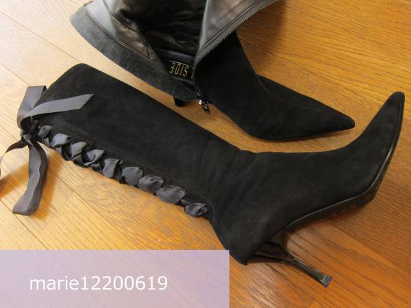 POOLSIDE 編上リボン スエードロングブーツ フェチ(22.5cm)｜売買されたオークション情報、yahooの商品情報をアーカイブ公開 - オークファン（aucfan.com）