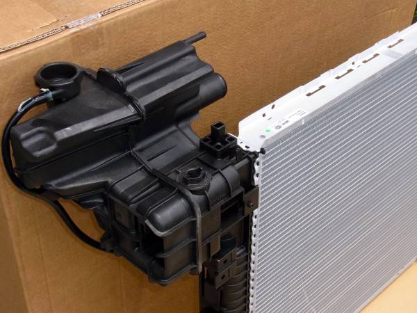 税込 ラジエーター 純正OEM Vクラス W638 6385012401(ラジエーター)｜売買されたオークション情報、yahooの商品情報を ...