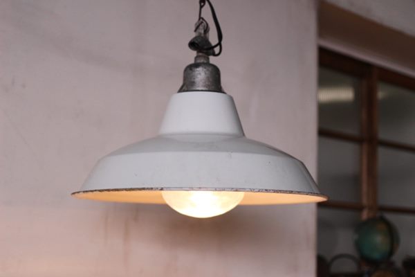 TB526工業系 大きなホーローシェード ホワイト 琺瑯/照明/電笠(照明)｜売買されたオークション情報、yahooの商品情報をアーカイブ公開 - オークファン（aucfan.com）