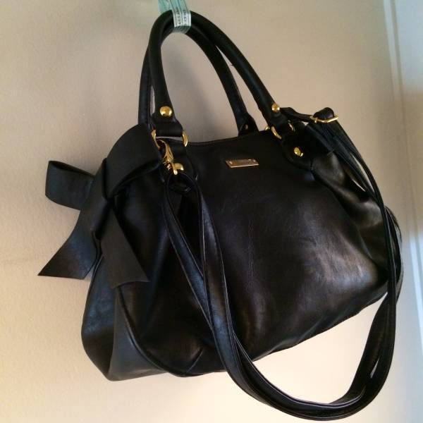 Feroux フェルゥ 2way リボン ハンド/ショルダー バッグ(フェルゥ)｜売買されたオークション情報、yahooの商品情報をアーカイブ公開 - オークファン（aucfan.com）