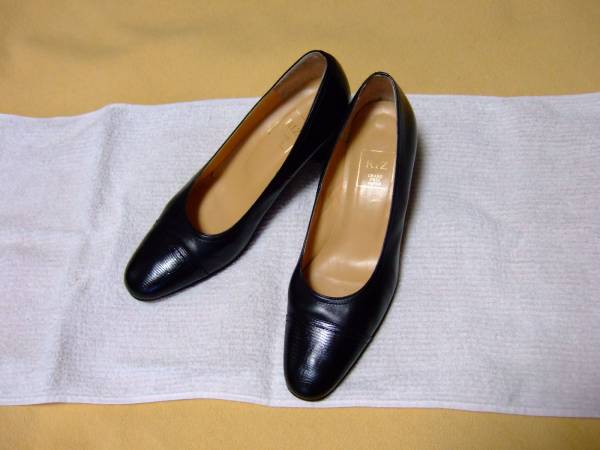 RIZ パンプス 黒 23 5 EE(ブラック系)｜売買されたオークション情報、yahooの商品情報をアーカイブ公開 - オークファン（aucfan.com）