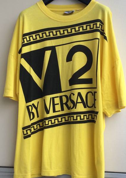 VERSACE V2 ヴェルサーチ Tシャツ Lサイズ(半袖Tシャツ)｜売買されたオークション情報、yahooの商品情報をアーカイブ公開 - オークファン（aucfan.com）