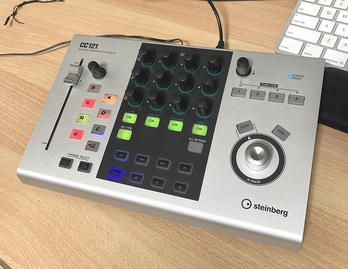 Steinberg CC121 Cubase/Nuendo ハードウェアコントローラー/ムービングフェーダー(MIDIキーボード ...