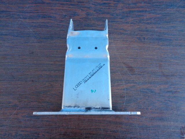 AR709 アウディ A4 8W フロント ホースメント ショック ブラケット 左 8W0807133(その他)｜売買されたオークション情報 ...