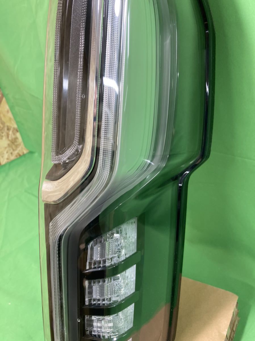 ホンダ N-BOXカスタム JF3 JF4 右テールライト LED 洗車傷程度です イチコー D186 刻印D 個人宅配送不可 ホンダ N ...