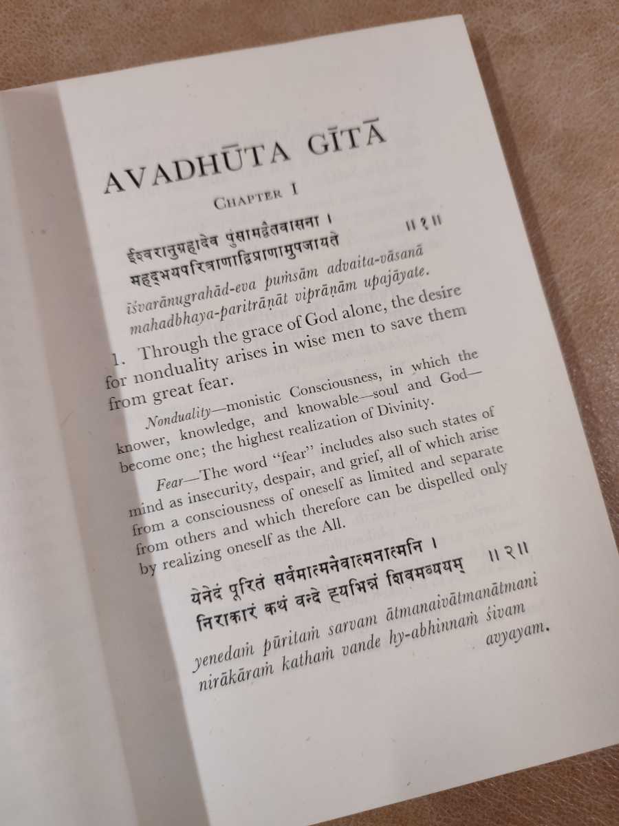 AVADHUTA GITA of Dattatreya：Song of the Free Swami Ashokananda SRI ...
