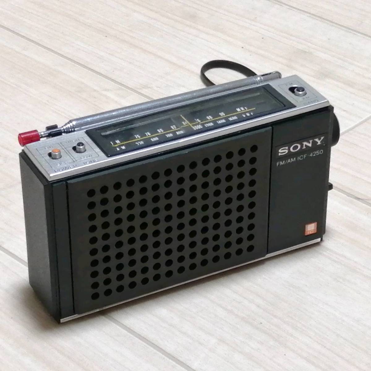 N41 ソニー FM AM ラジオ ICF-4250 SONY 日本製 昭和レトロ ポータブルラジオ(一般)｜売買されたオークション情報 ...
