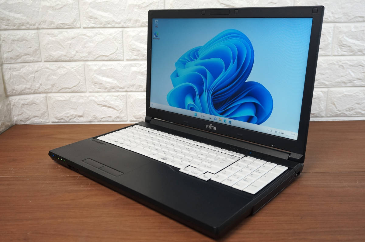FUJITSU Lifebook A577/P 第7世代 Core i5 7300U 2.60GHz / 8GB / 500GB ...