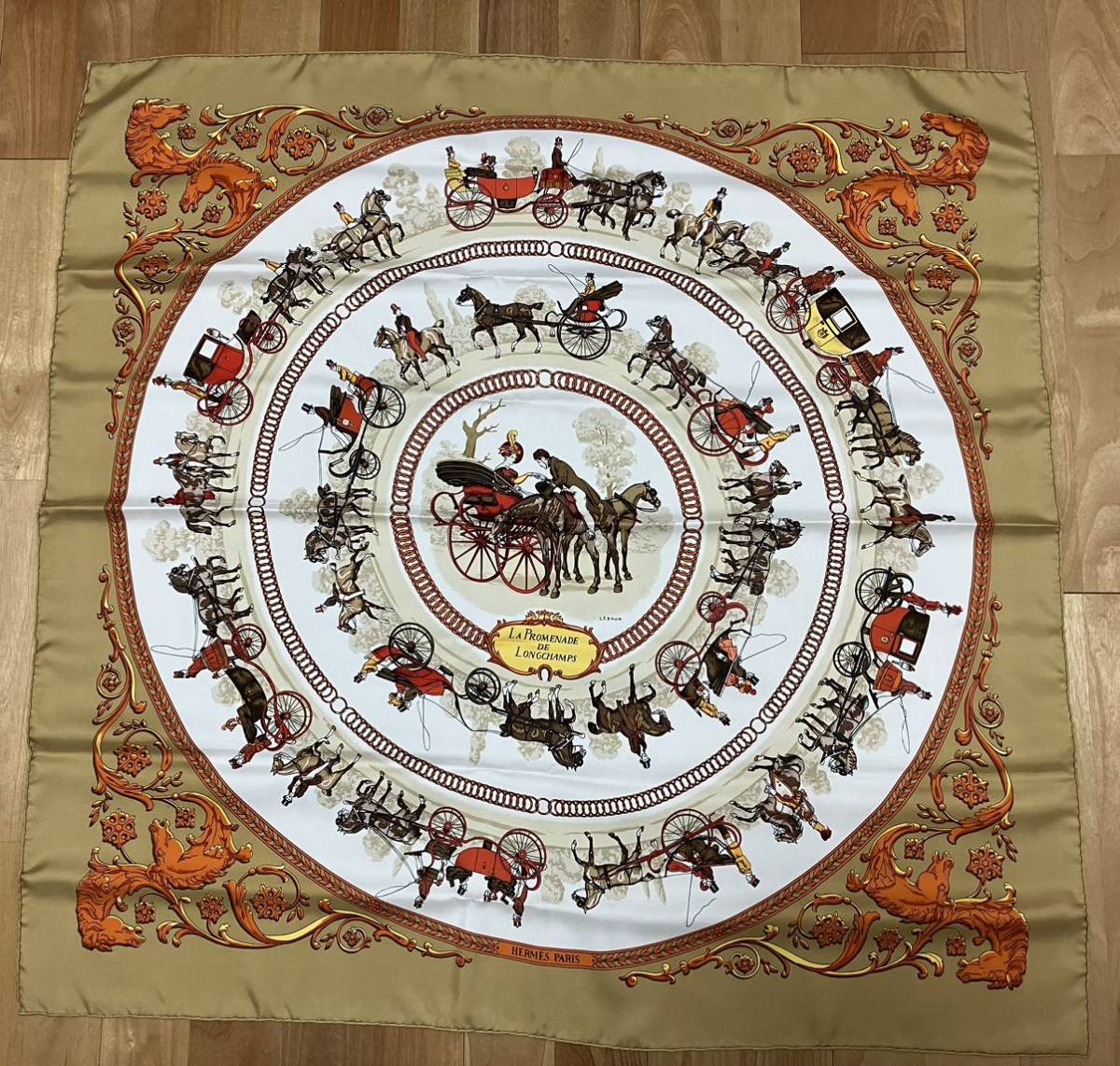ヴィンテージ HERMES エルメススカーフカレ90 ロンシャンへの散歩 フランス製(スカーフ)｜売買されたオークション情報、yahooの商品情報をアーカイブ公開 - オークファン ...