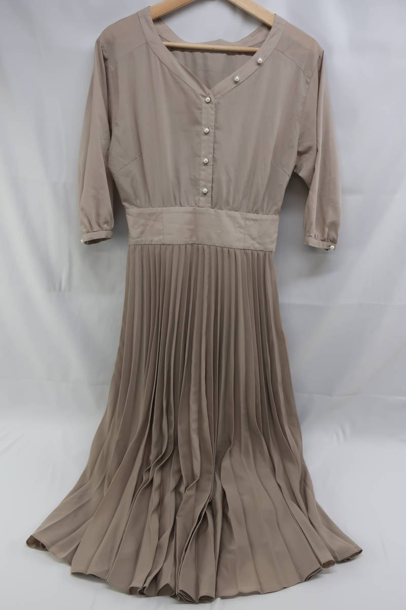 送800円 228 最終 JUSGLITTY ジャスグリッティ ロングワンピース プリーツスカート Vネック パール風ボタン ベージュ系 2(ジャスグリッティー)｜売買されたオークション情報 ...