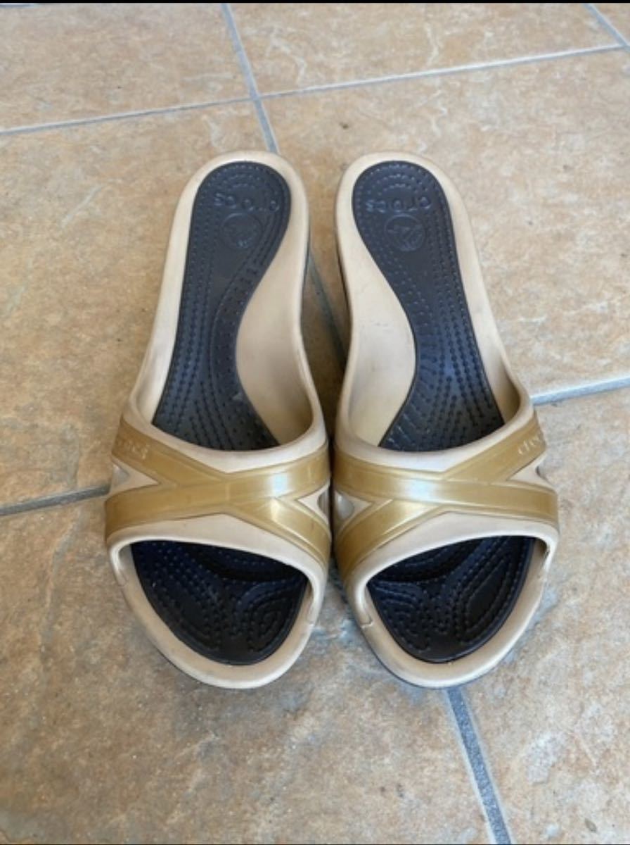 crocs クロックス ヒールサンダル(23cm)｜売買されたオークション情報、yahooの商品情報をアーカイブ公開 - オークファン（aucfan.com）