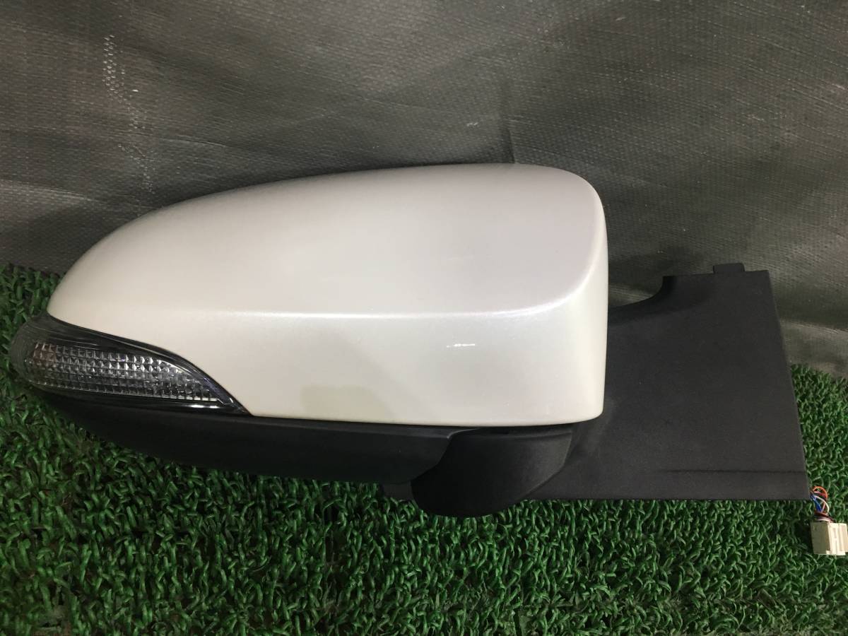 601-M1118e ヴィッツ NCP131 右 ドアミラー 7ピン 070 平成25年 ICHIKOH 8322 電格 ウインカー み サイドミラー(ドアミラー)｜売買されたオークション情報 ...