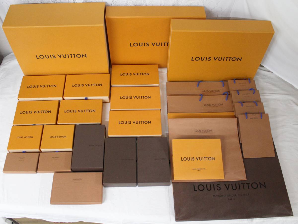 1109A ルイヴィトン 空箱 ショップ袋 おまとめ 28点 おまけ シャネル プラダ 箱 袋あり Louis Vuitton CHANEL ...