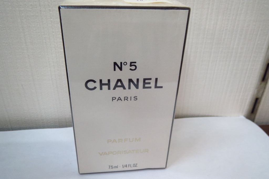 G72144:シャネル CHANEL No5 パルファム PARFUM 香水 7.5ml(シャネル)｜売買されたオークション情報、yahooの商品情報をアーカイブ公開 - オークファン ...