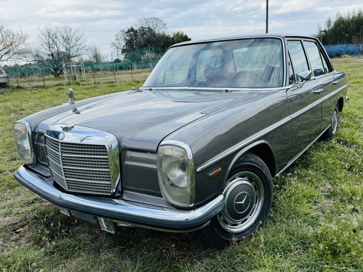 1970年式 メルセデスベンツW114 230 左H 一時抹消書類有り(ミディアムクラス)｜売買されたオークション情報、yahooの商品情報をアーカイブ公開 - オークファン（aucfan.com）