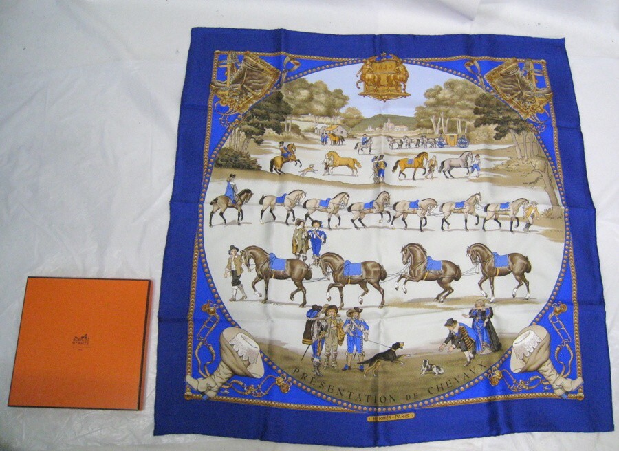 1000円スタート スカーフ HERMES エルメス カレ90 PRESENTATION DE CHEVAUX 馬のプレゼンテーション ブルー系 馬車 乗馬 箱付 TKI I①605(スカーフ ...