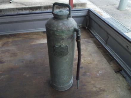 名古屋 SOKAYA製 軽便消火器 真鍮製 高さ約55cm 蔵出し ホヤホヤ 大珍品 映画小道具 オブジェとして 明治 大正期(その他)｜売買 ...