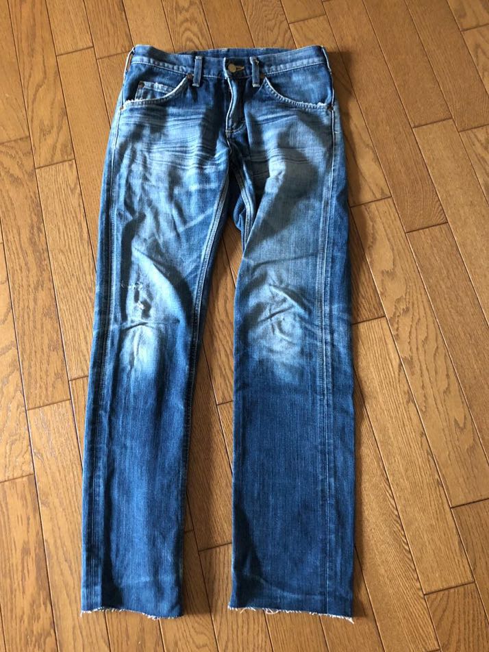 Lee RIDERS LM0305 ジーンズ/切りっぱなしダメージジーンズ/size28(リー)｜売買されたオークション情報、yahooの商品情報をアーカイブ公開 - オークファン ...
