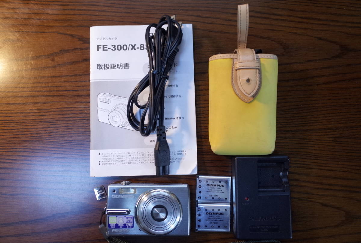 オリンパス OLYMPUS FE-300 7.4-22.2mm 1:2.8-4.7 取説 予備バッテリー プラス2個 充電器 ACコード ...
