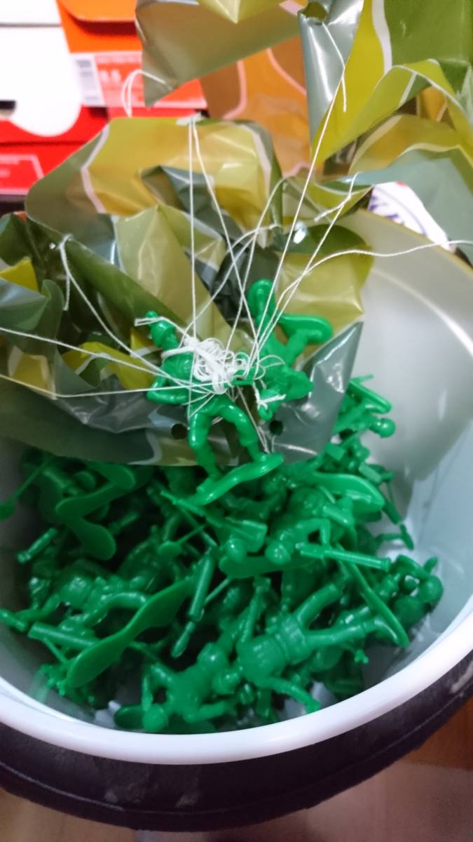 Toy story collection bucket of soldiers トイ ストーリー バケット オブ ソルジャーズ 70体+2 ...