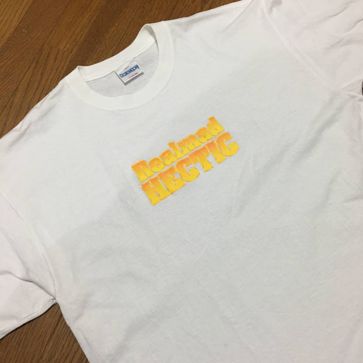 新古品 XL 初期 HECTIC GOLD LOGO Tee ヘクティク スラブデニム ベーシックデニム プリントTシャツ(トップス)｜売買さ ...
