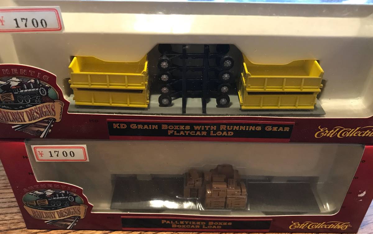 The Ertl Company PALLETIZED BOXES BOXCAR LOAD Stock#4165 & KD GRAIN BOXES WITH RUNNING GEAR ...
