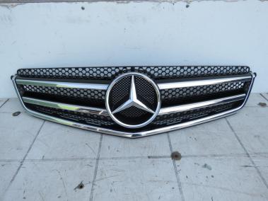 K2174vc ベンツ純正 Cクラス W204 前期 AMG C63 204077 フロントグリル センターエンブレム付 ...