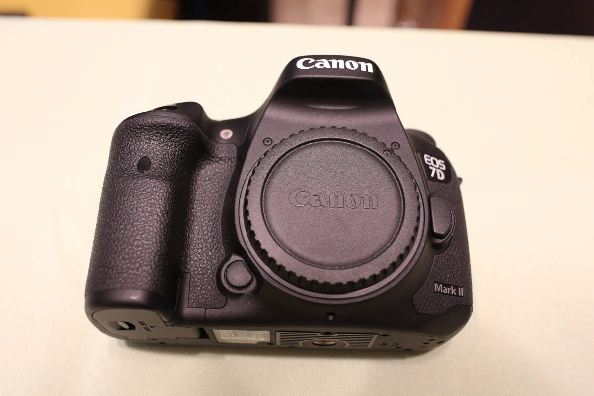 CANON EOS 7D MarkⅡ(キヤノン)｜売買されたオークション情報、yahooの商品情報をアーカイブ公開 - オークファン（aucfan.com）