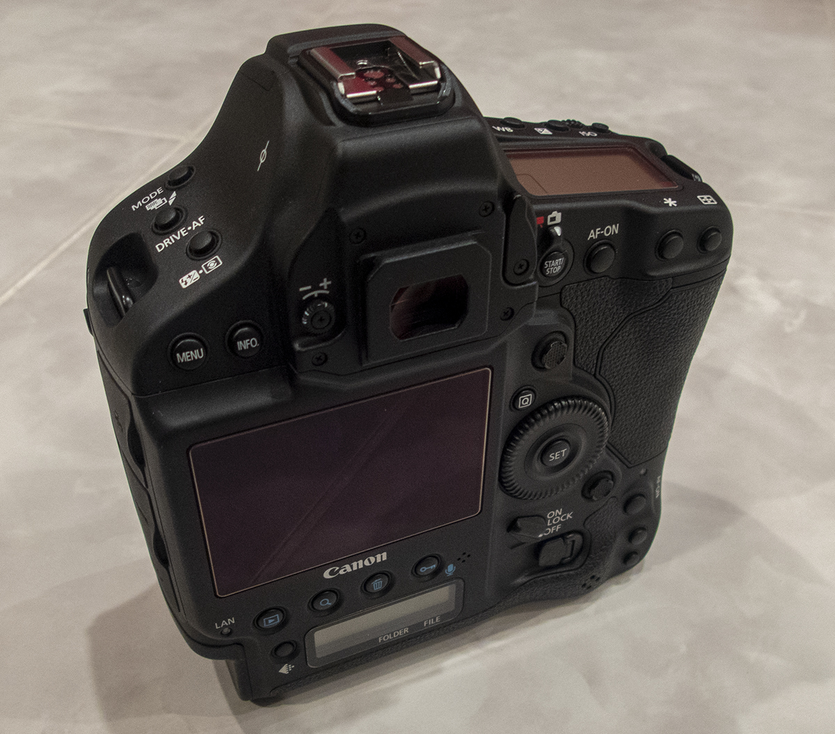 元箱付極上品 CANON EOS-1DX Mark 2 キャノン フラッグシップ機 バッテリー CF 他 オマケ多数(キヤノン)｜売買されたオークション情報、yahooの商品情報をアーカイブ ...