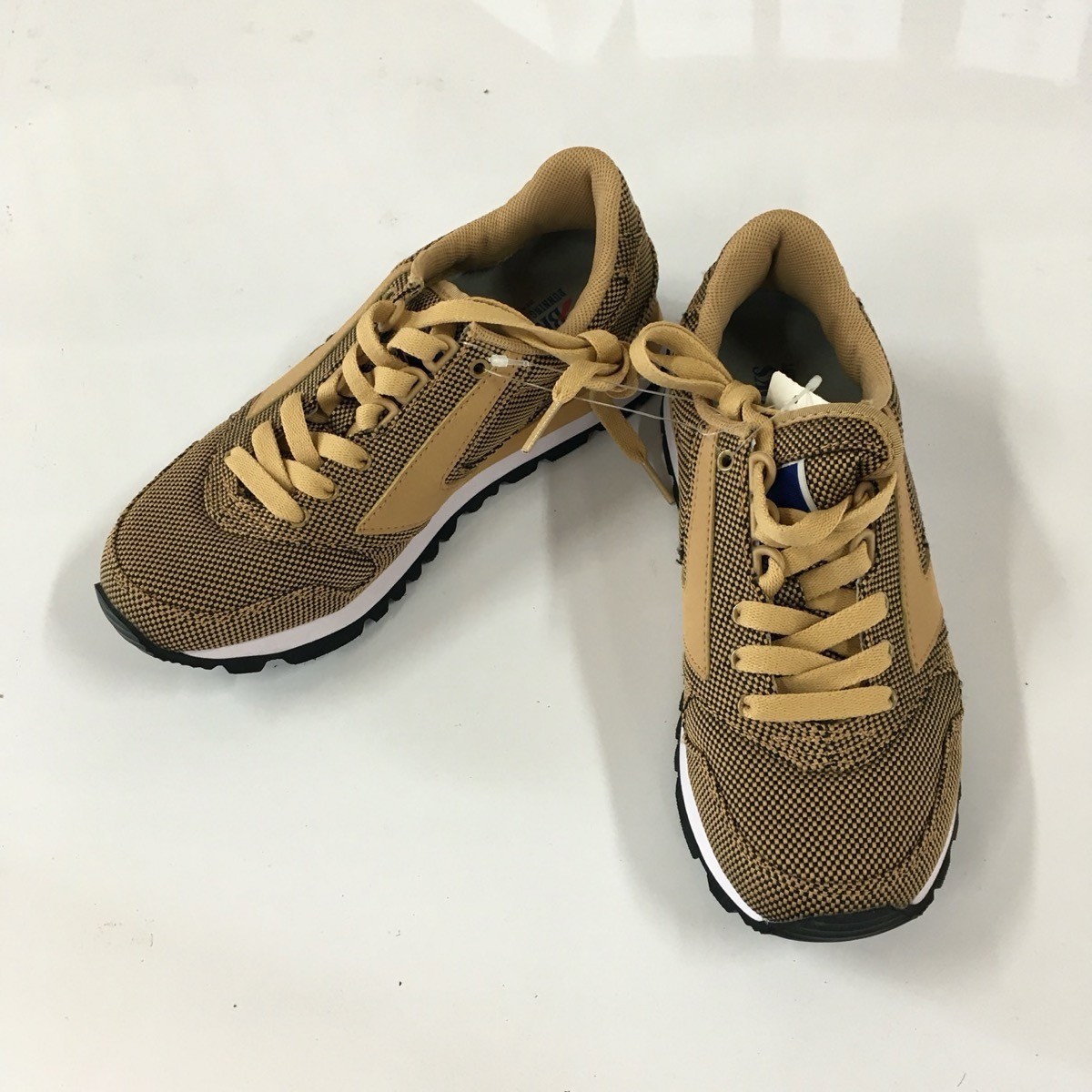 97406-HH94 BROOKS ブルックス 23.5サイズ レディース スニーカー 靴 展示品 シューズ(23.5cm)｜売買されたオークション情報、yahooの商品情報をアーカイブ公開 ...