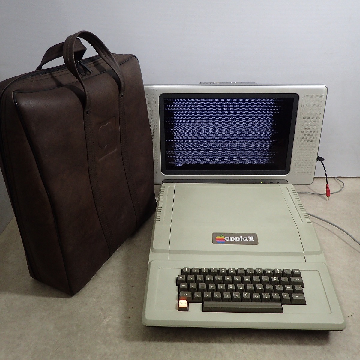Apple II 本体 A2M001 専用バッグ付 apple computer inc. アップル 1円 40(68k)｜売買された ...