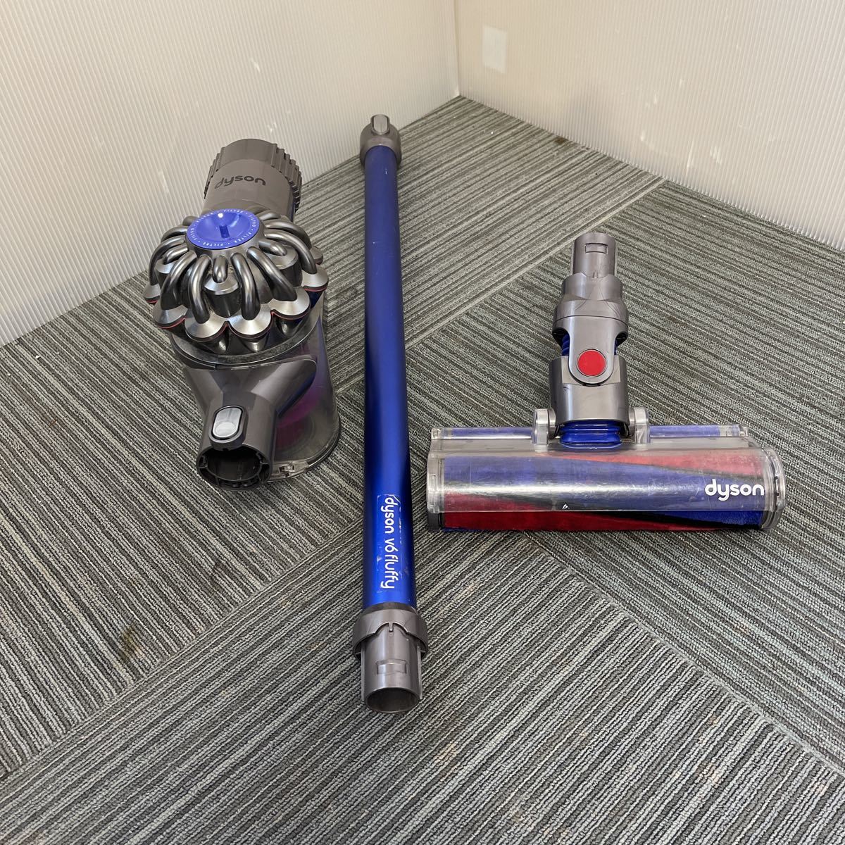 dyson DC74(ダイソン)｜売買されたオークション情報、yahooの商品情報をアーカイブ公開 - オークファン（aucfan.com）