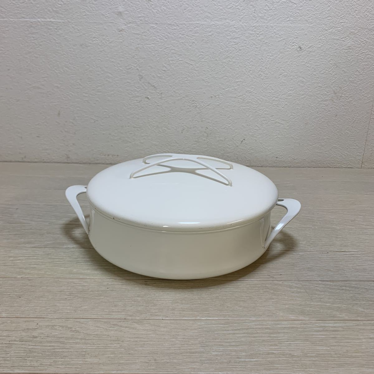 P541 EJIRY ホーロー 両手鍋 白 日本製(両手鍋)｜売買されたオークション情報、yahooの商品情報をアーカイブ公開 ...
