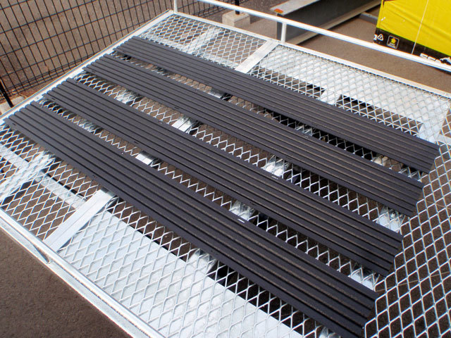 スノーモビル用レール 標準幅 4枚セット Caliber Multi Glides 42-5039-4 TSサイドレール カリバー キャリバー トレーラー用レール(スノーモービル)｜売買された ...