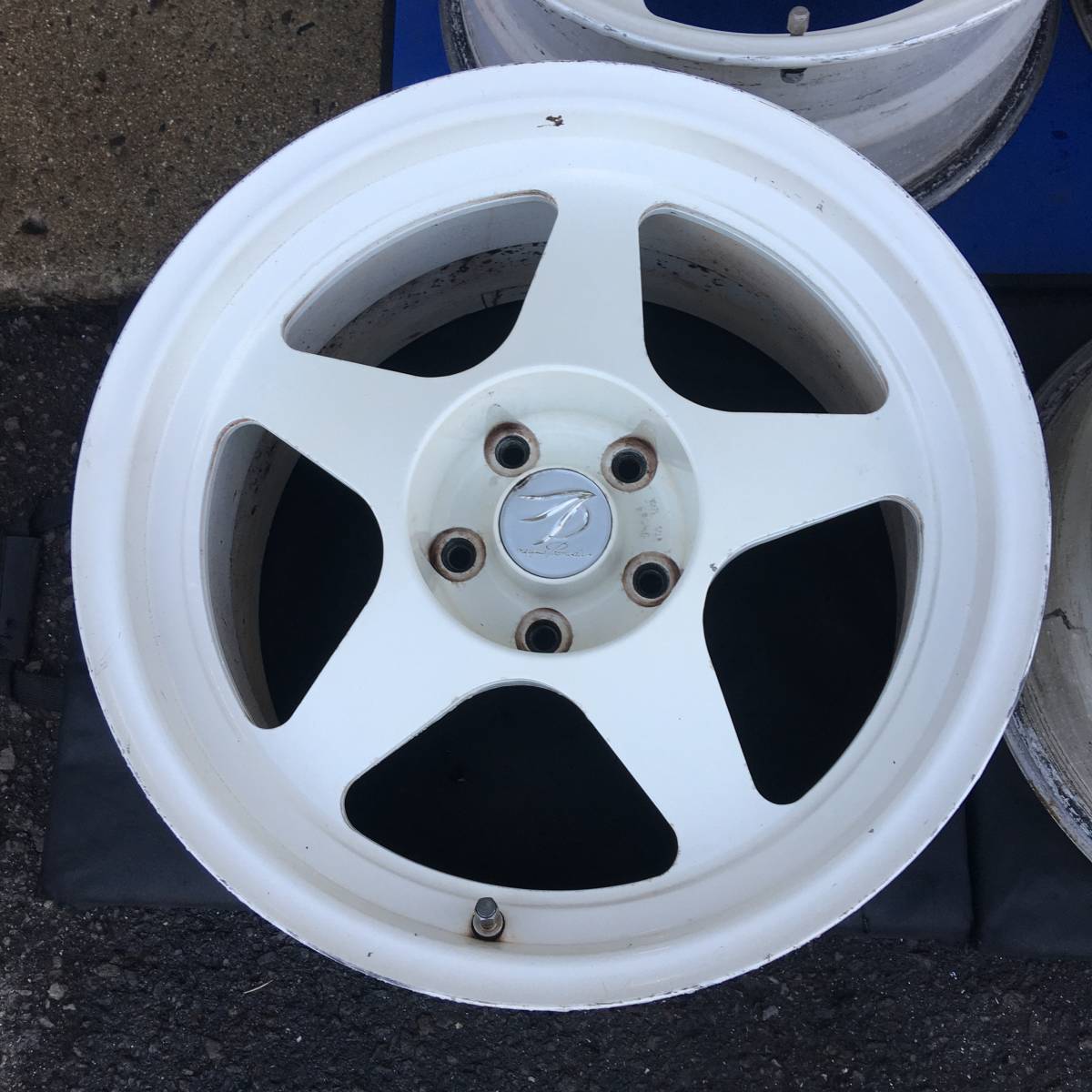 Desmond RegaMaster リーガマスター17インチ 114.3 5H 9J+18 ホワイト GT-Rサイズ 軽量(社外品)｜売買さ ...