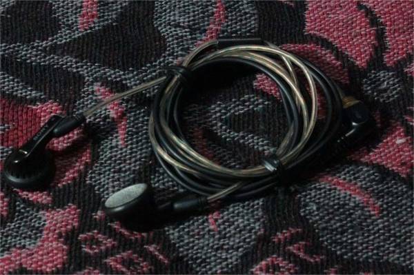 SONY MDR-E484(ソニー)｜売買されたオークション情報、yahooの商品情報をアーカイブ公開 - オークファン（aucfan.com）