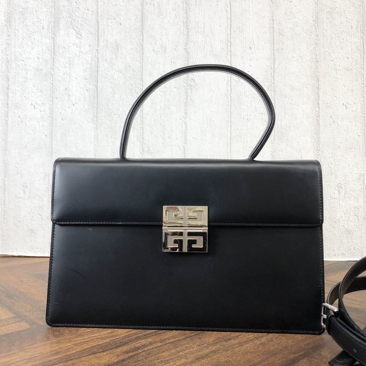 GIVENCHY ジバンシィ 2WAY レザー バッグ 4Gロゴ金具 ハンドバッグ ショルダーバッグ 菊KB(女性用)｜売買されたオークション情報、yahooの商品情報をアーカイブ公開 ...