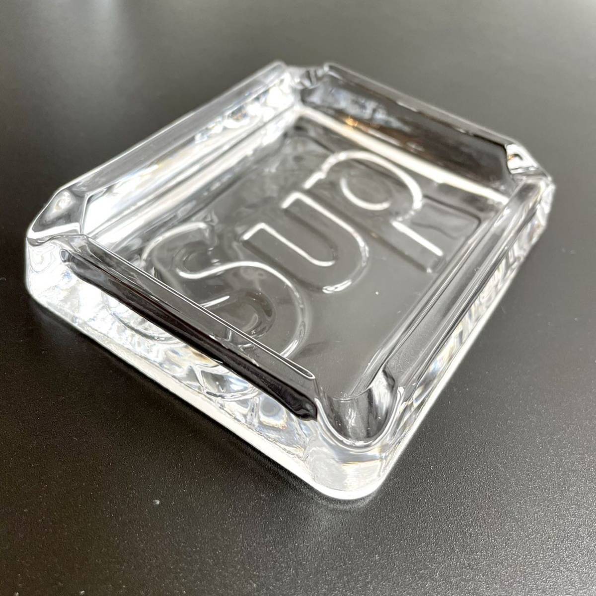 Supreme Debossed Glass Ashtray Clear シュプリーム エンボス加工 ガラス アッシュトレイ 灰皿 ロゴ ...