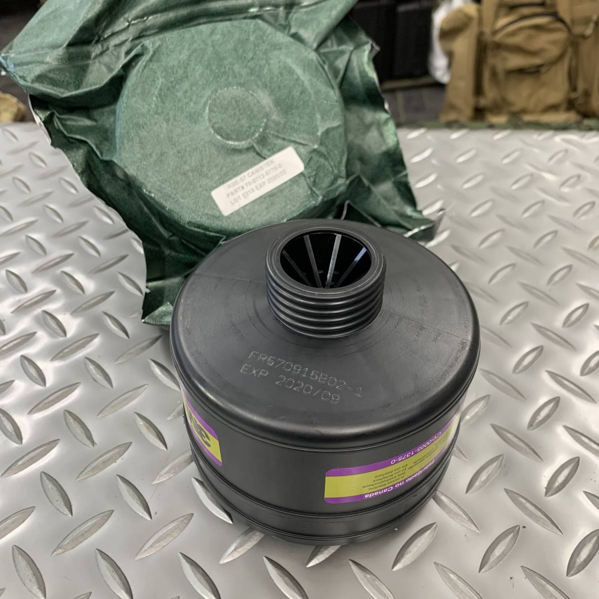 米軍実物 3M FR-57/NIOSH HighEfficiencyCartridge ガスマスクキャニスター mcu avon m40(その ...