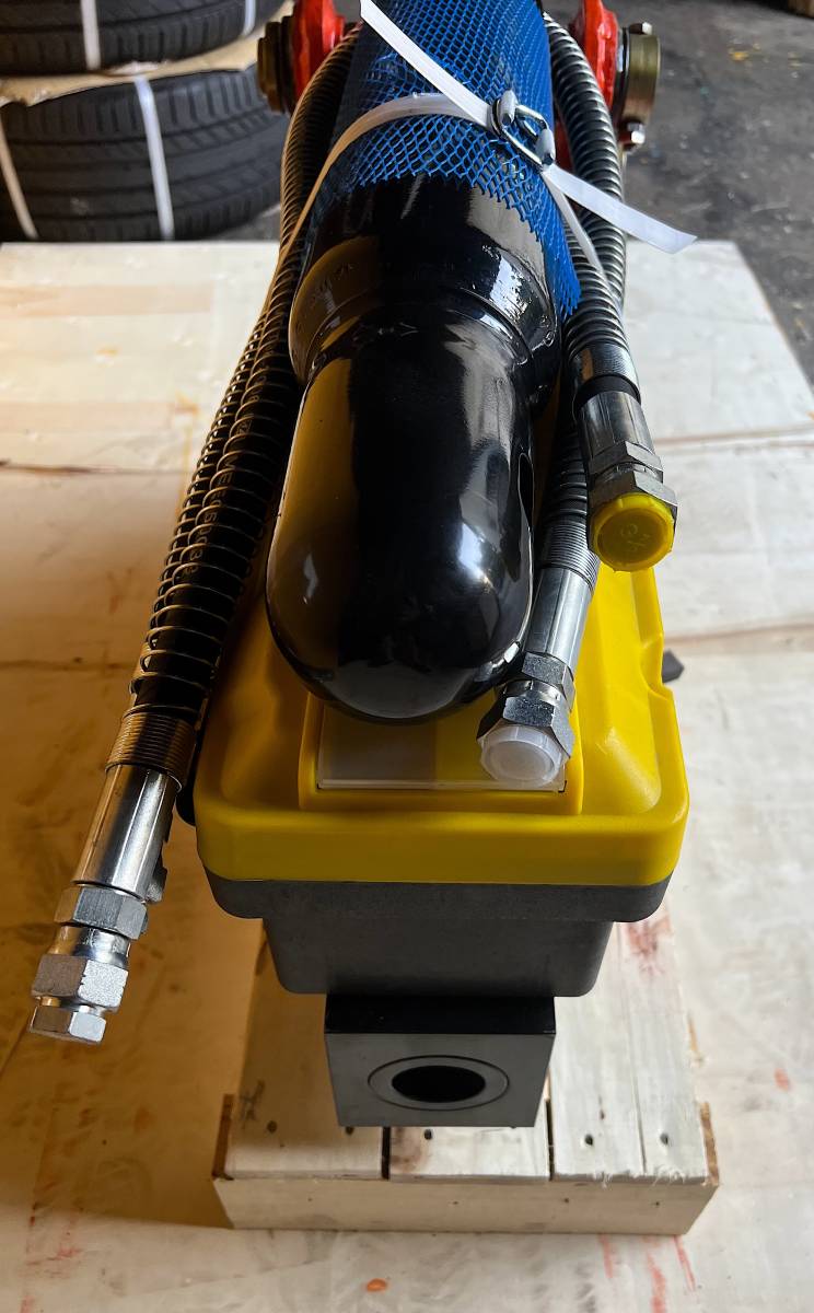 ヤンボ油圧ブレーカ 0.05〜0.07m3クラス サイド接続タイプ コマツ:PC01~PC07 PC10 PC12 PC15 PC18 PC20 1.0t 2.0t 動作原理-油圧(建設機械 ...