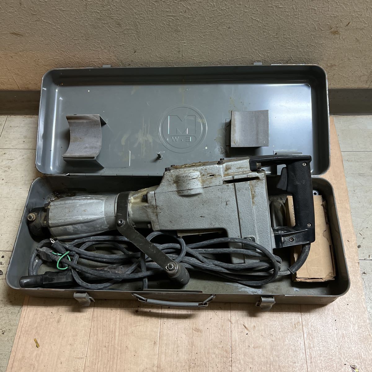 makita マキタ 100V 電動ハンマ 六角軸 本体のみ HM1301(電動ハンマー)｜売買されたオークション情報、yahooの商品情報を ...