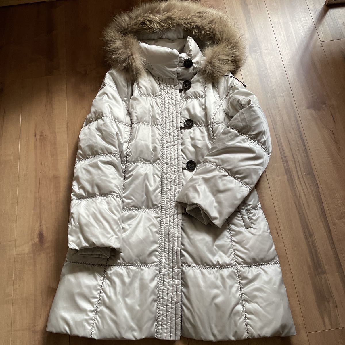 leilian レリアン ダウンコート タヌキファー付き フード取り外し可能(コート)｜売買されたオークション情報、yahooの商品情報をアーカイブ公開 - オークファン（aucfan.com）