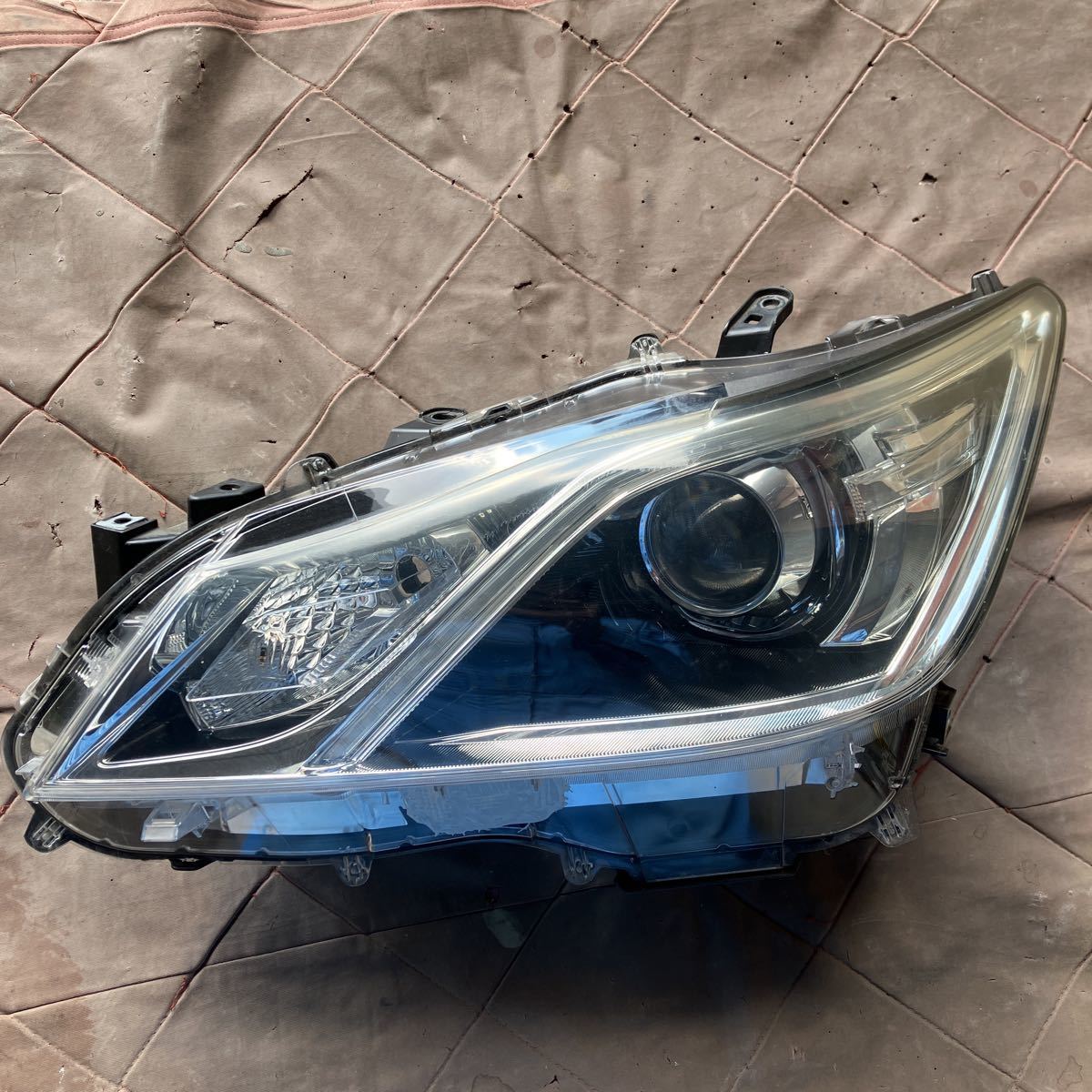 トヨタ クラウン GRS210 左 ヘッドライト KOITO 30-401 ユニット ジャンク品 GRS211 GRS202 AWS210(ヘッドライト)｜売買されたオークション情報 ...